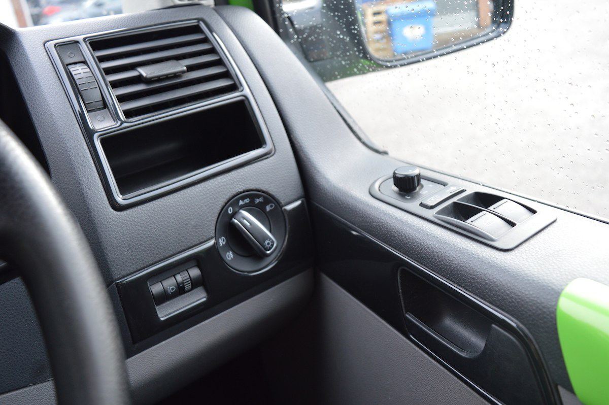 T5 Gloss Black Effect Dashboard Kit – Wholesale Van Accessories