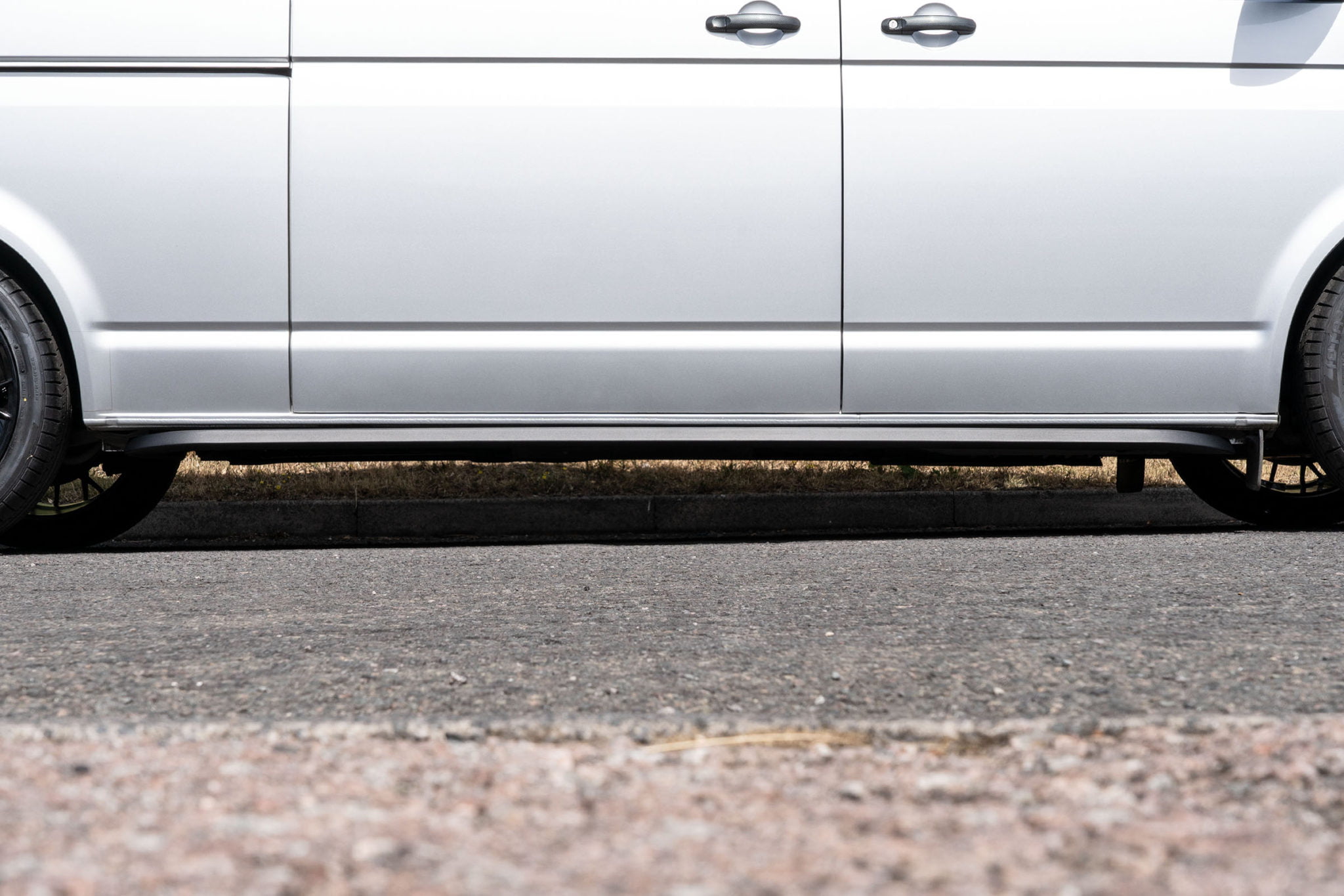 T5/T5.1 Matt Black Trapezoid Sidebars LWB – Wholesale Van Accessories